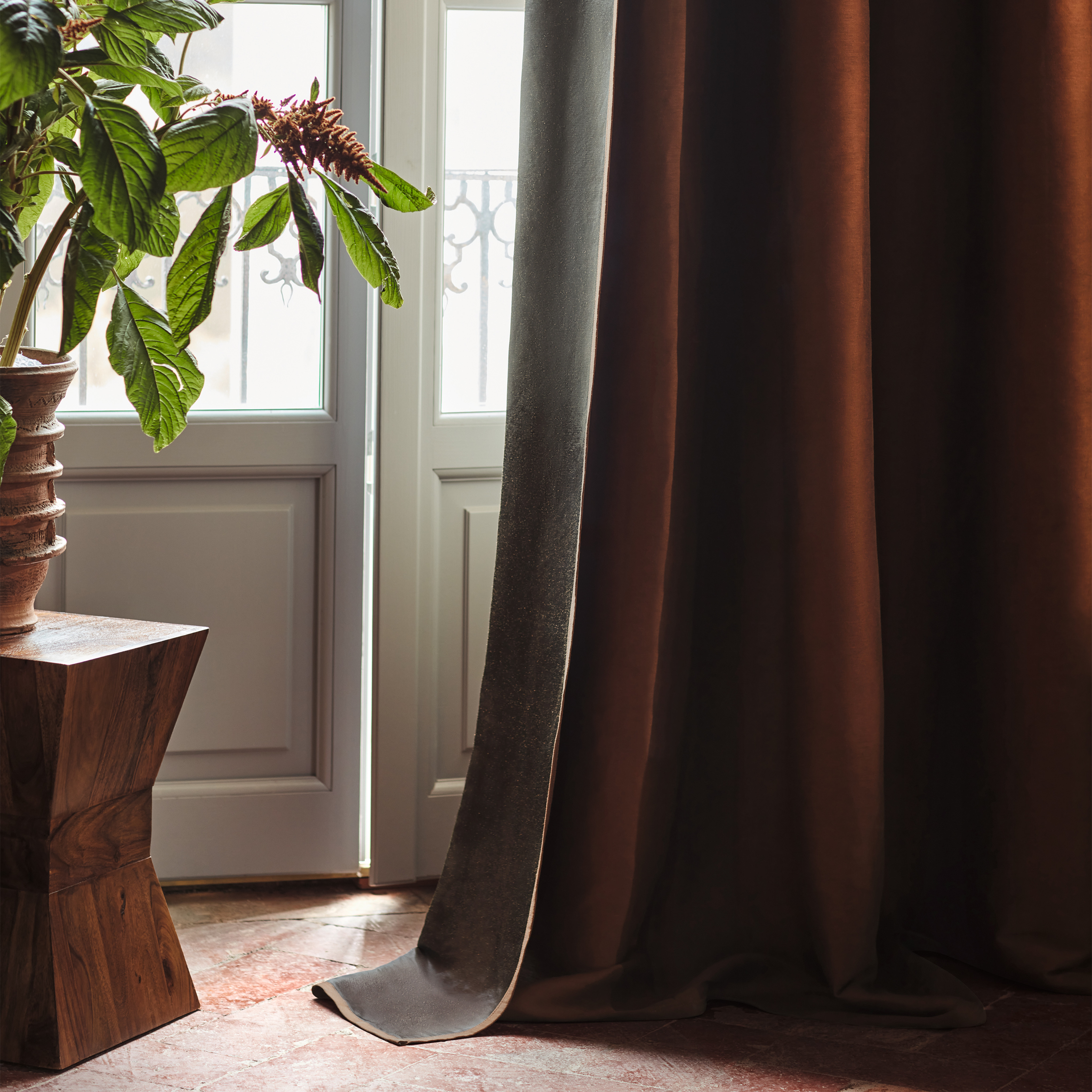 Miri Copper | Isoku | Reversible Plain | Black Edition