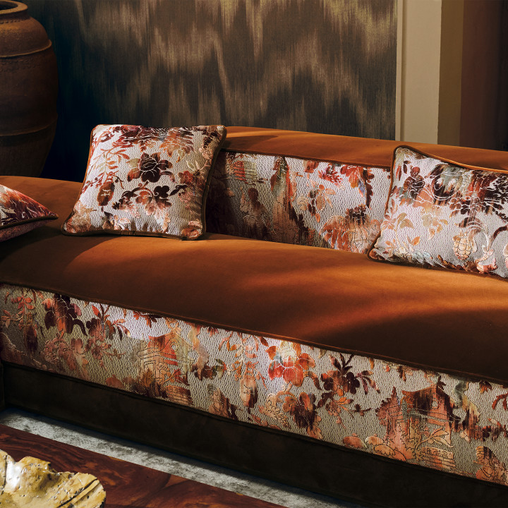 Isenzo Cayenne | Istoria | Printed Jacquard Velvet | Black Edition