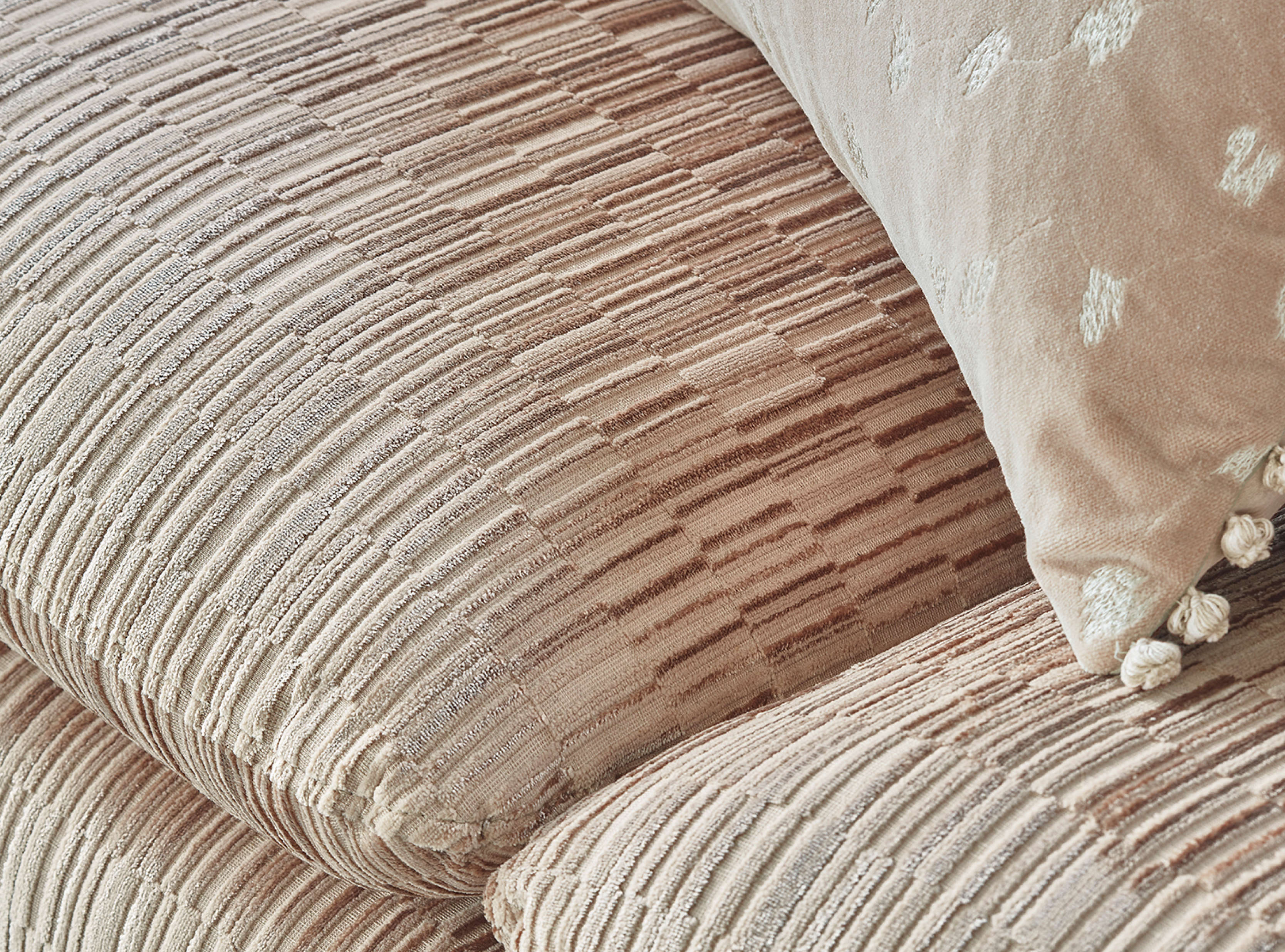 Perrie Conch | Elswyth | Decorative Velvet | Villa Nova