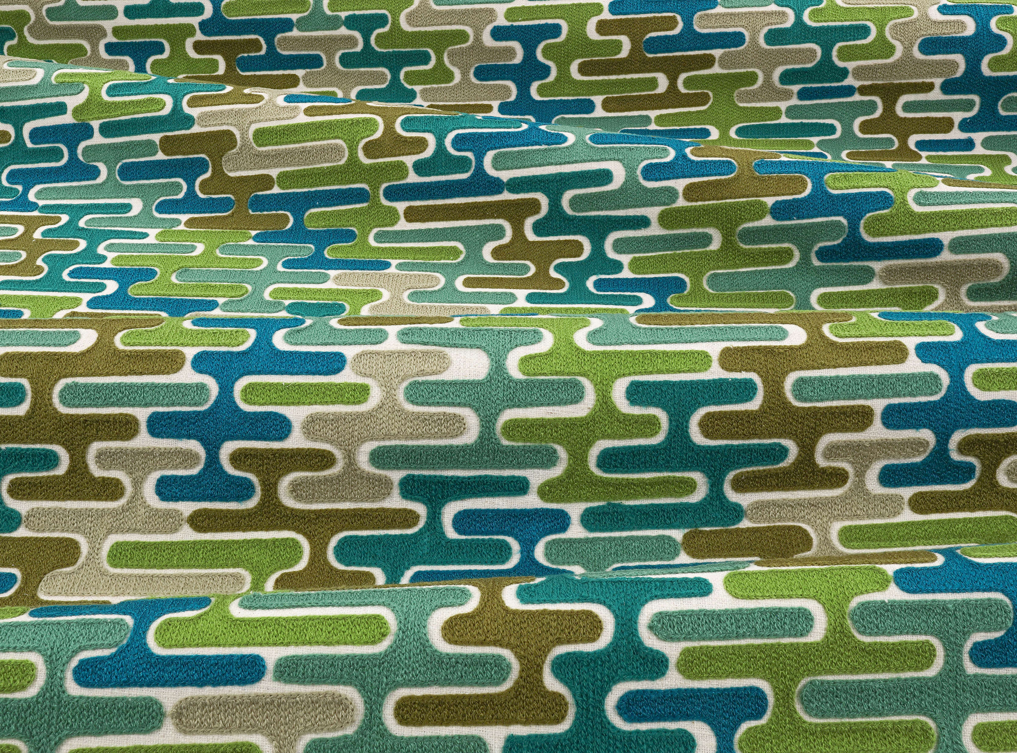 Baldessari Colibri | Salvador | Crewel Embroidery | Zinc Textile